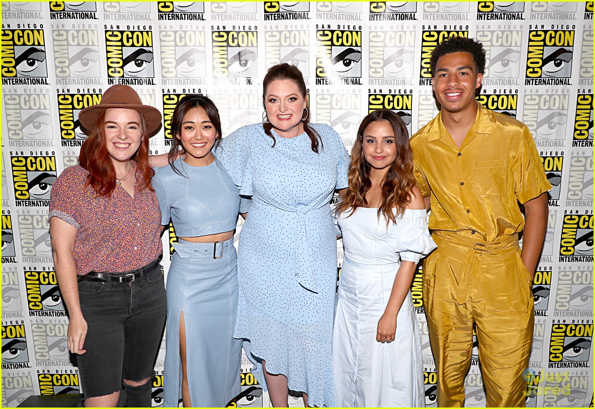 Aimee Carrero Debuts Season 3 Trailer For 'She-Ra and the Princesses of ...