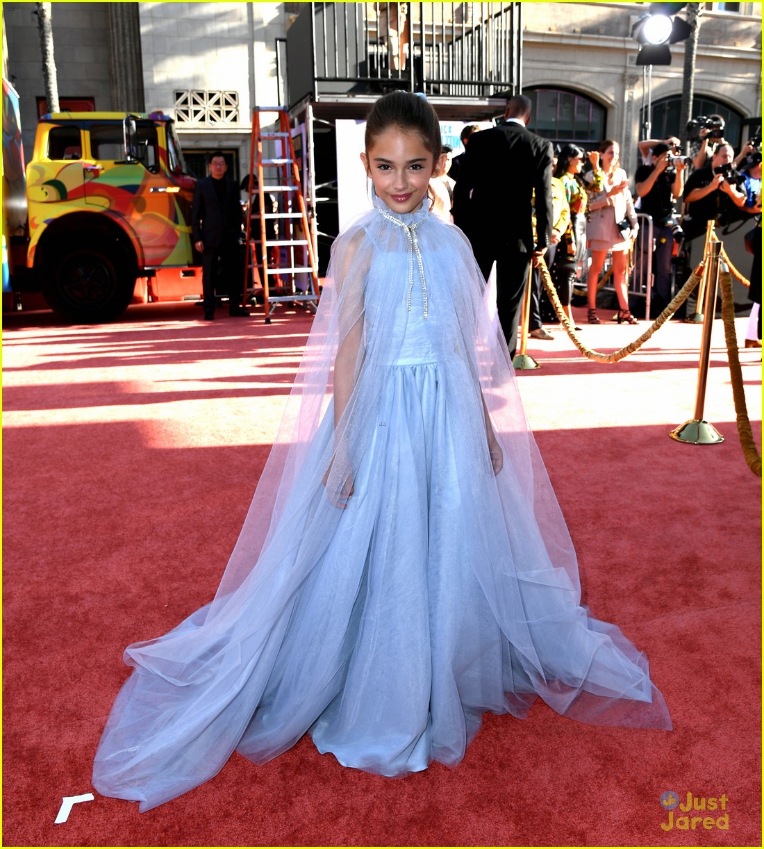 Julia Butters Gets So Many Hugs From Leonardo DiCaprio at 'Once Upon a ...