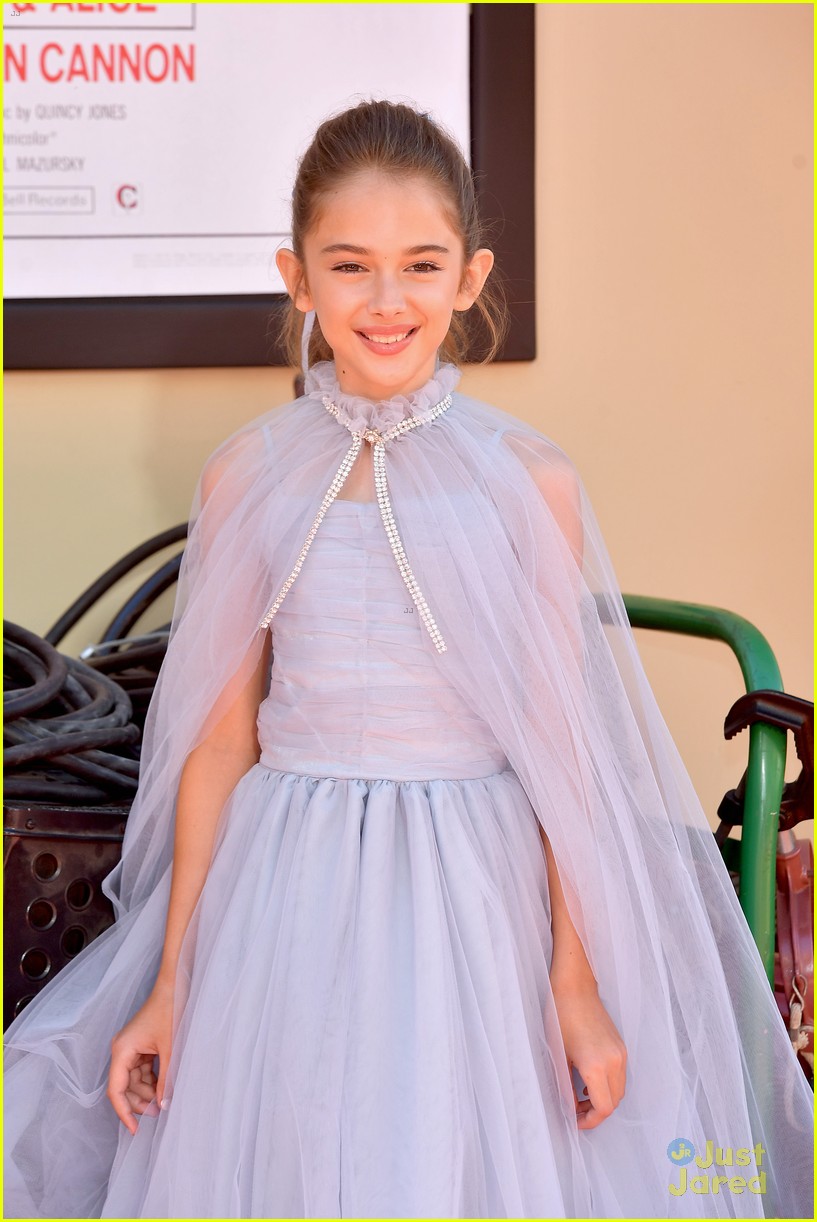 Julia Butters Gets So Many Hugs From Leonardo DiCaprio at 'Once Upon a ...