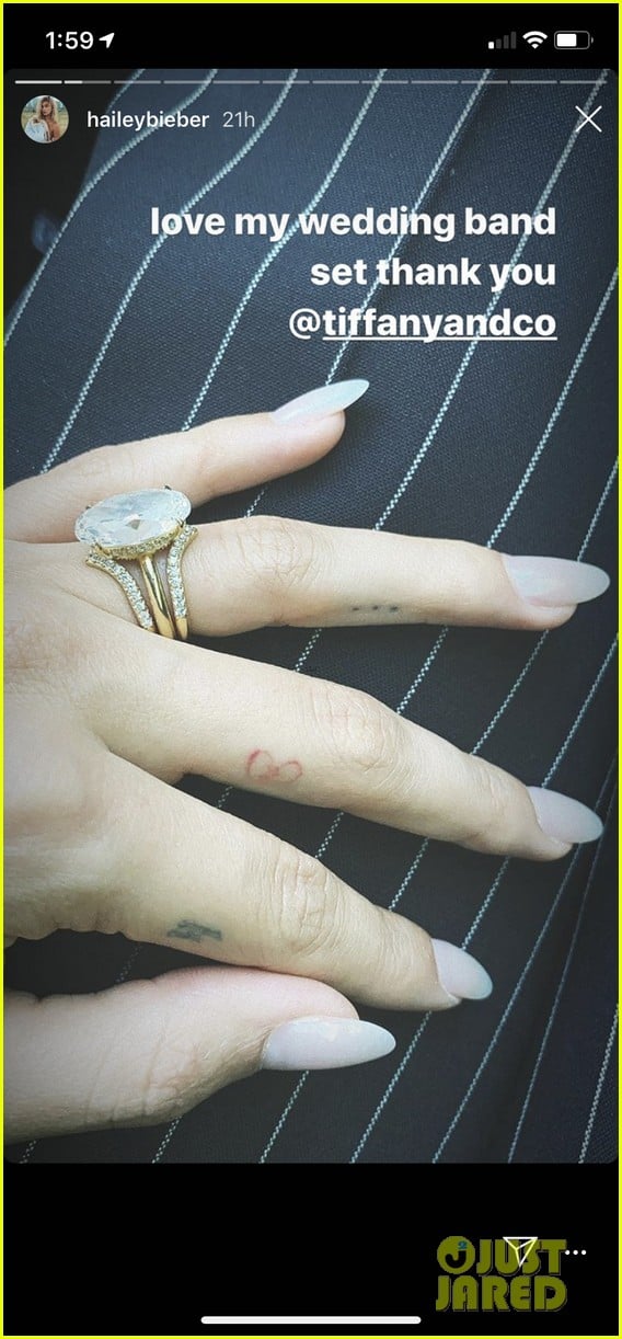 Hailey Bieber Gives Up Close Look at Amazing Wedding Bands | Photo ...