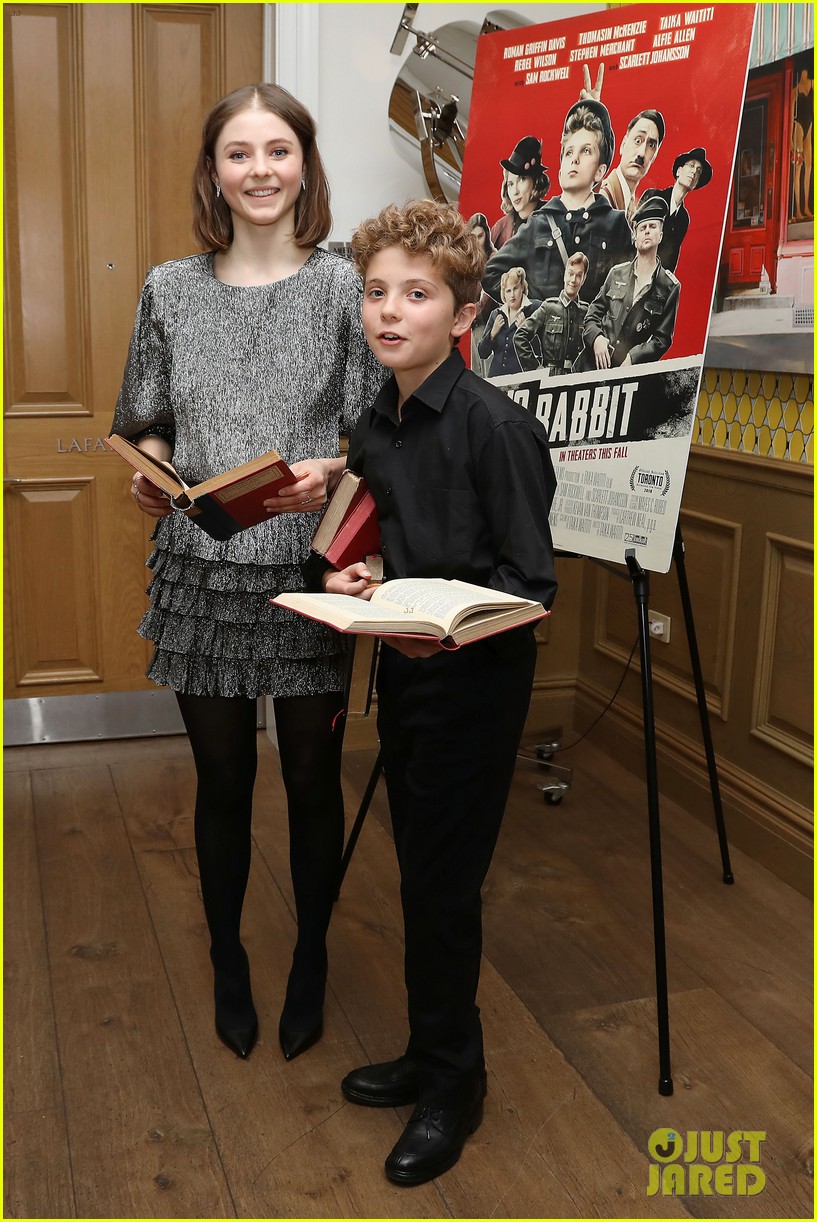 Thomasin McKenzie & Roman Griffin Davis Do Their Reading at 'Jojo ...