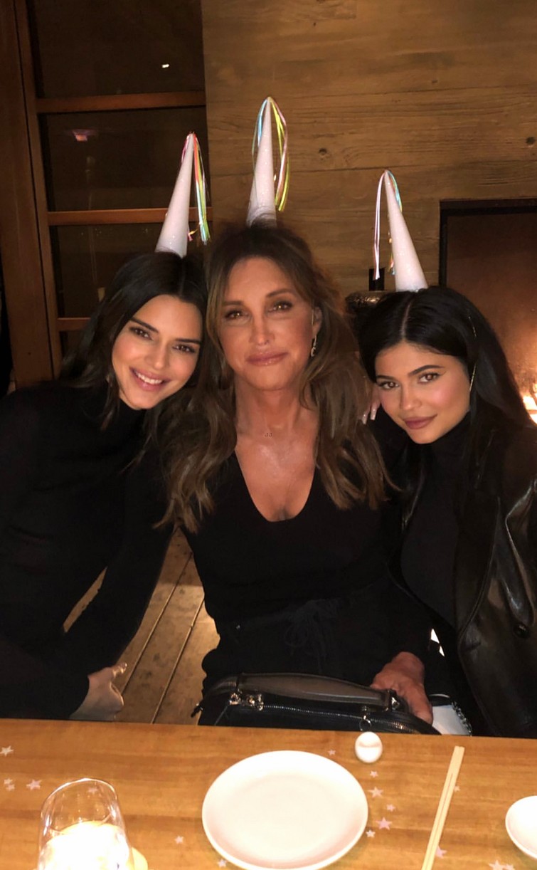 Kendall Jenner Celebrates Dad Caitlyn's Birthday With Family Dinner at ...