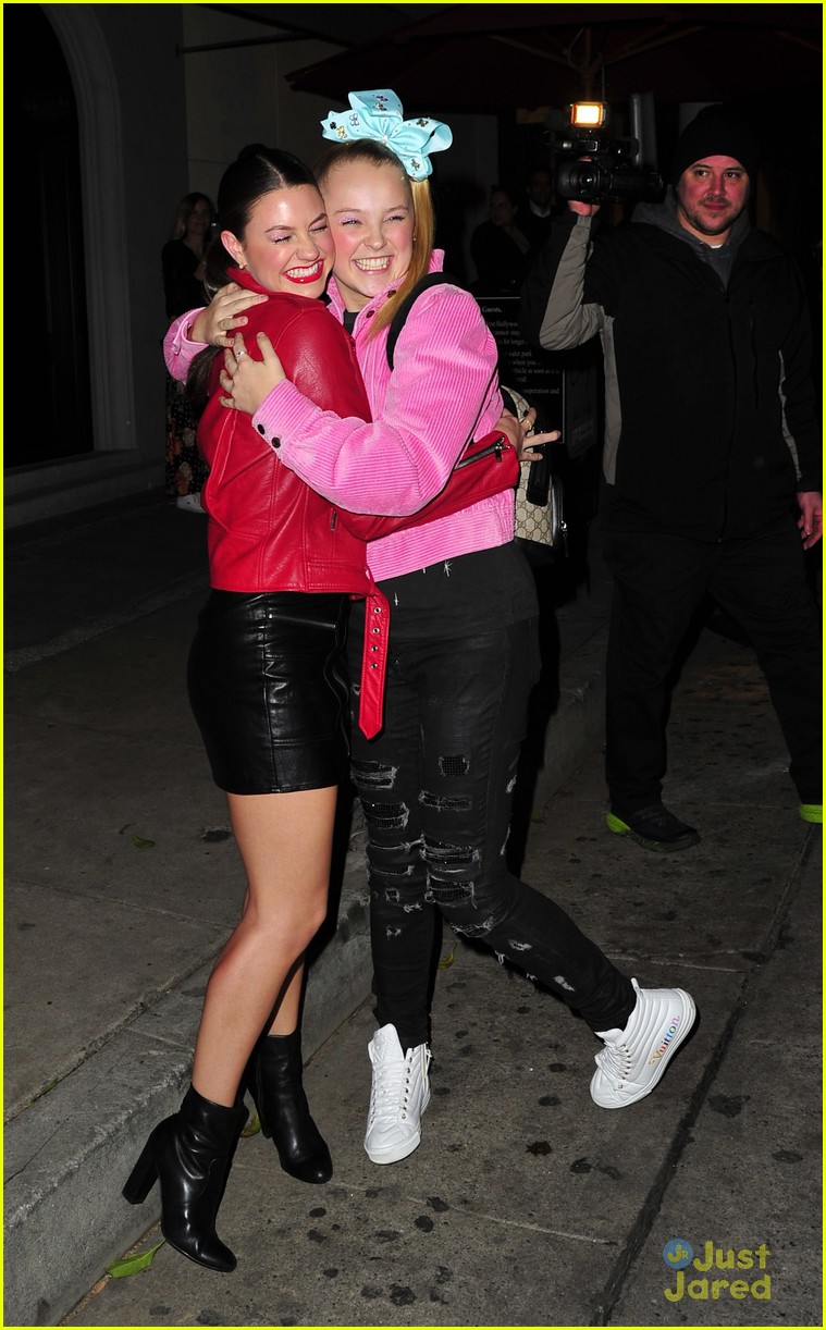 JoJo Siwa Breaks Out Into Dance After Dining Out With BFF Beth Ann ...
