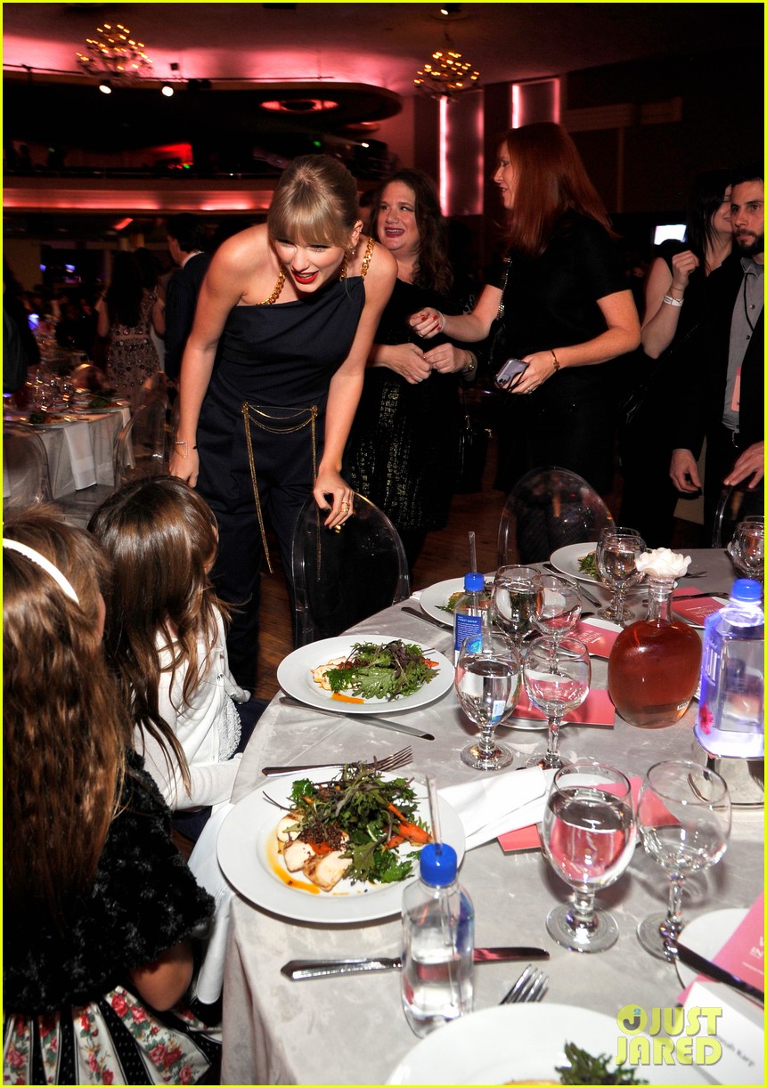 Watch Taylor Swift's Full Woman of the Decade Speech, in Which She ...