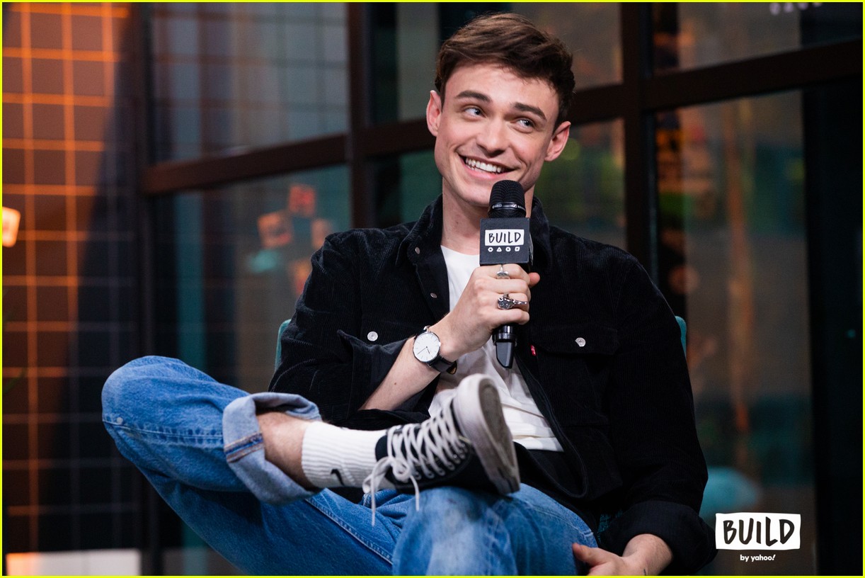 Thomas Doherty Shares Thoughts on Gender Reversal in 'High Fidelity ...