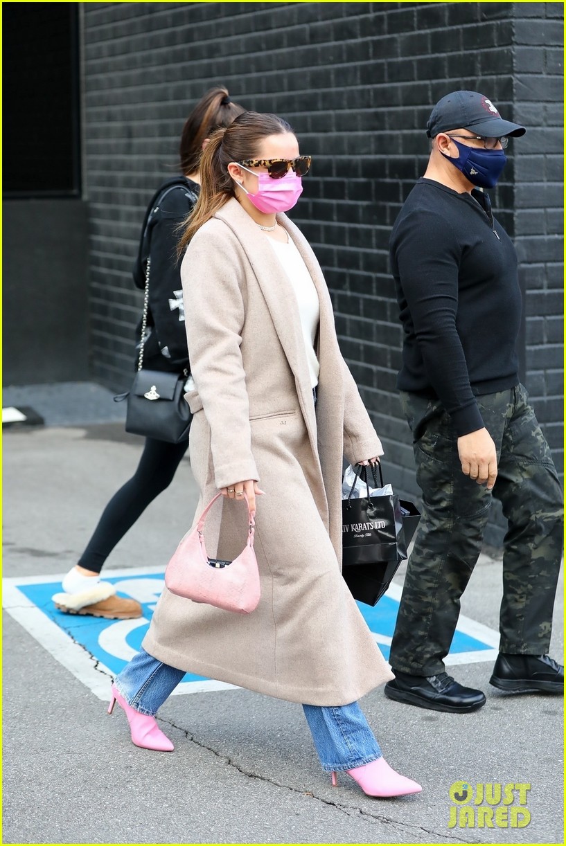 Addison Rae Steps Out For Another Trip to The Jewelry Store | Photo ...