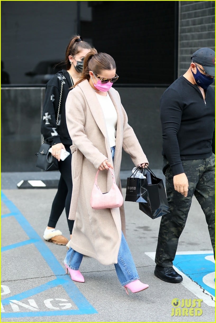 Addison Rae Steps Out For Another Trip to The Jewelry Store | Photo ...