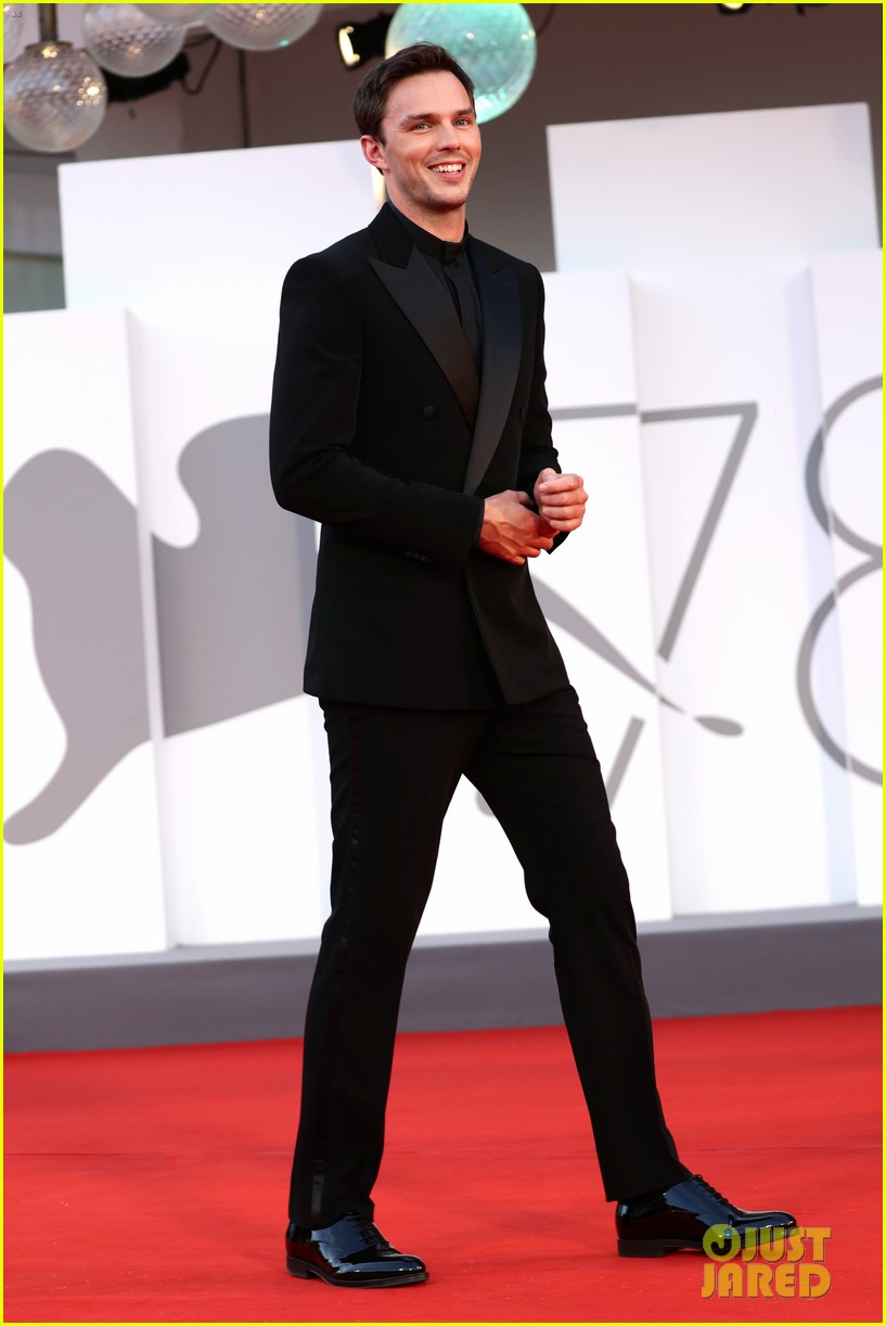 Chase Stokes, Antonia Gentry, & More Stars Walk the Venice Film ...