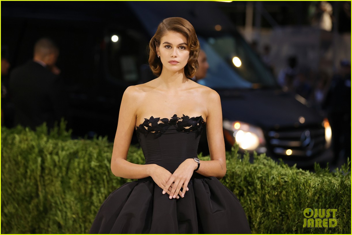 Kaia Gerber Looks Radiant at the Met Gala 2021 | Photo 1323793 - Photo ...