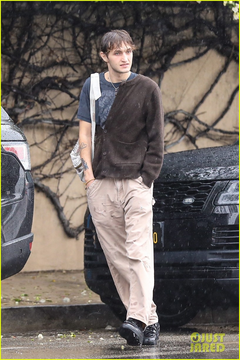 Anwar Hadid Braves the Rainy Weather While Hanging Out with a Friend in ...