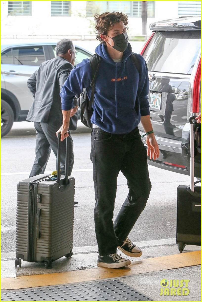 Shawn Mendes Flies Out of Miami After His Quick Trip | Photo 1335177 ...