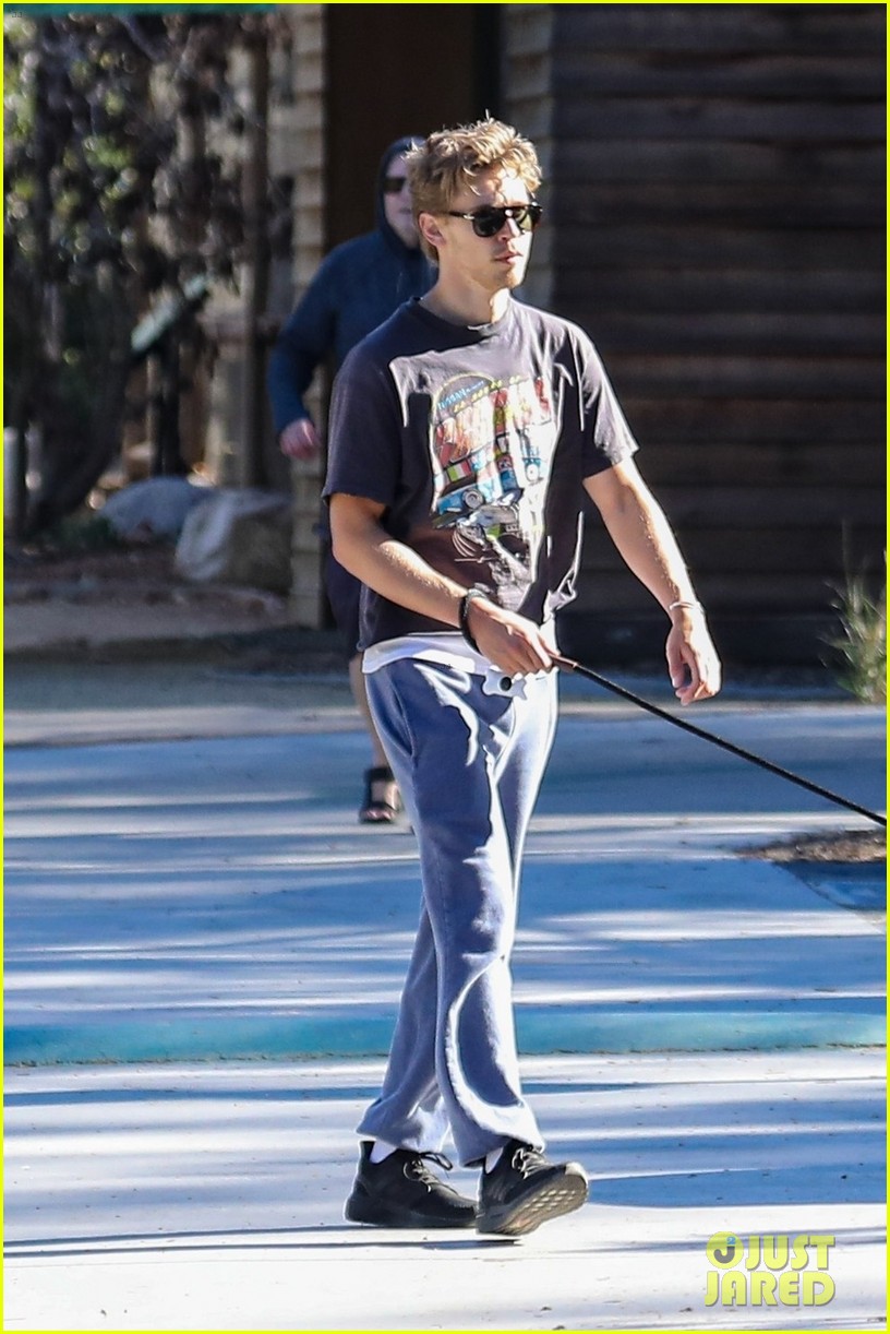 Kaia Gerber Enjoys A Day Out with Austin Butler | Photo 1337208 - Photo ...