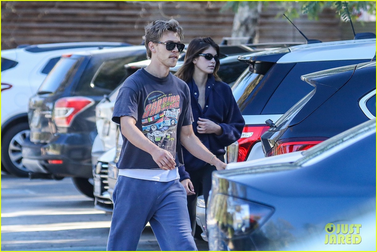 Kaia Gerber Enjoys A Day Out with Austin Butler | Photo 1337221 - Photo ...