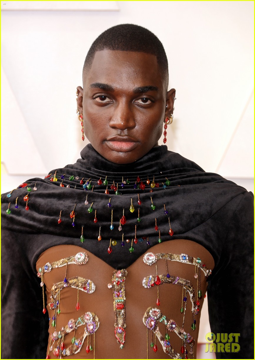 Vanessa Hudgens & Sofia Carson Make Their Arrivals at the Oscars 2022 ...