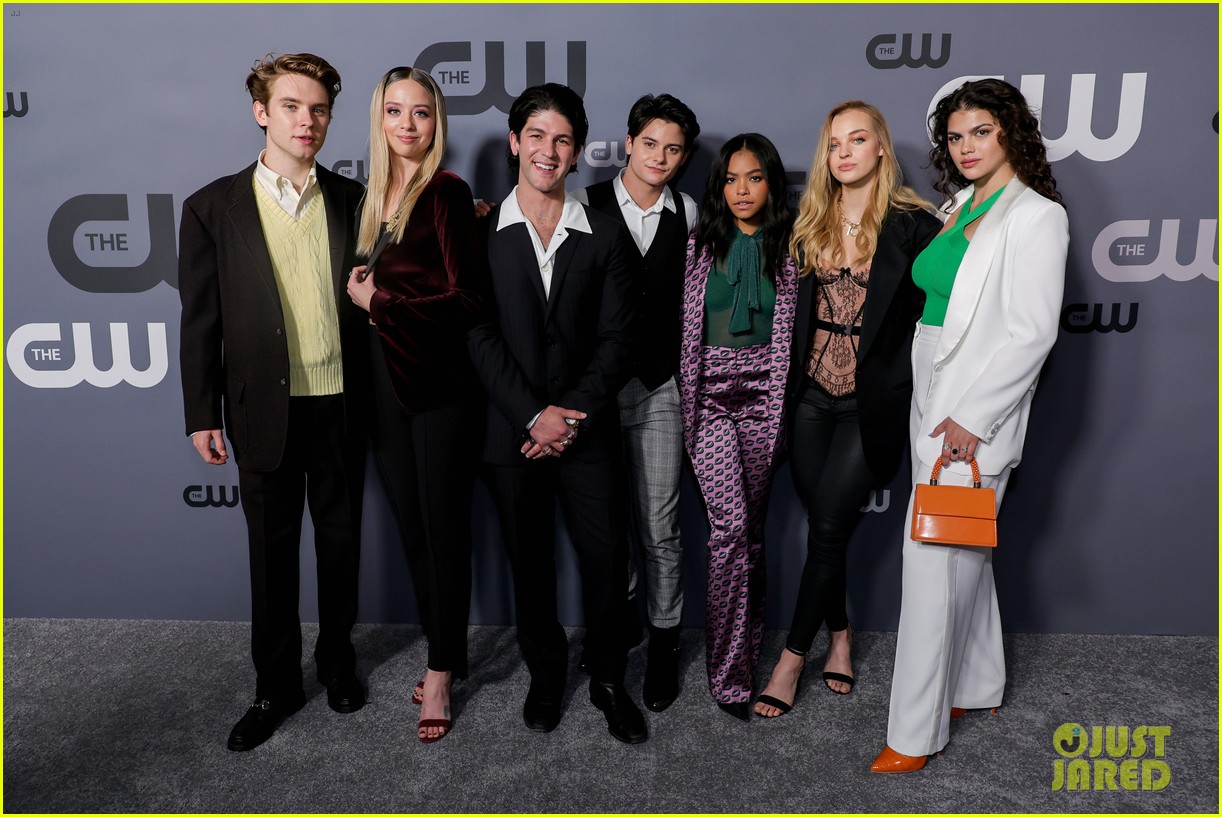 'Gotham Knights' Cast Unite at Upfronts, CW Boss Talks Future of DC ...
