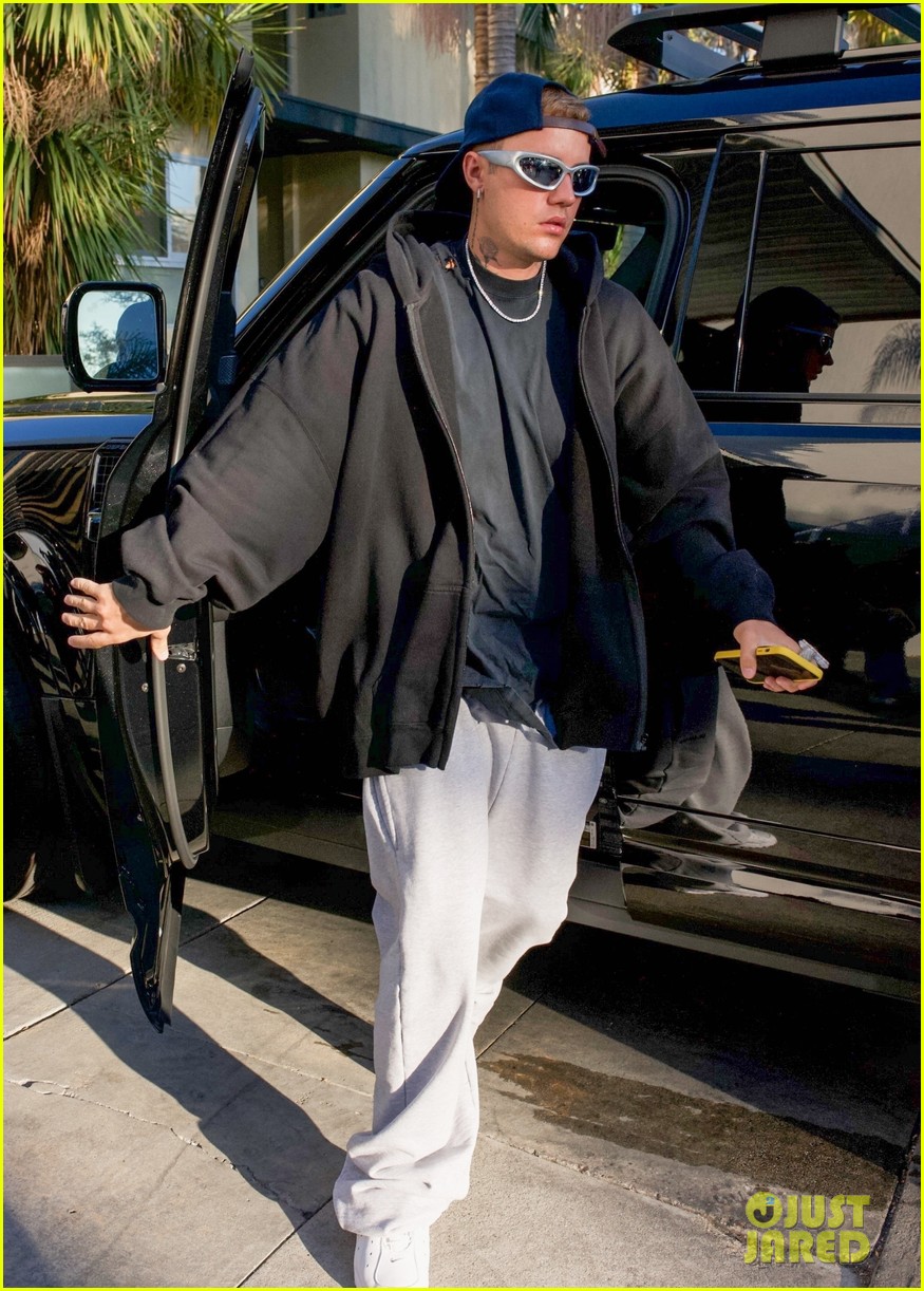 Justin Bieber Heads to Church Service with Wife Hailey Bieber | Photo ...