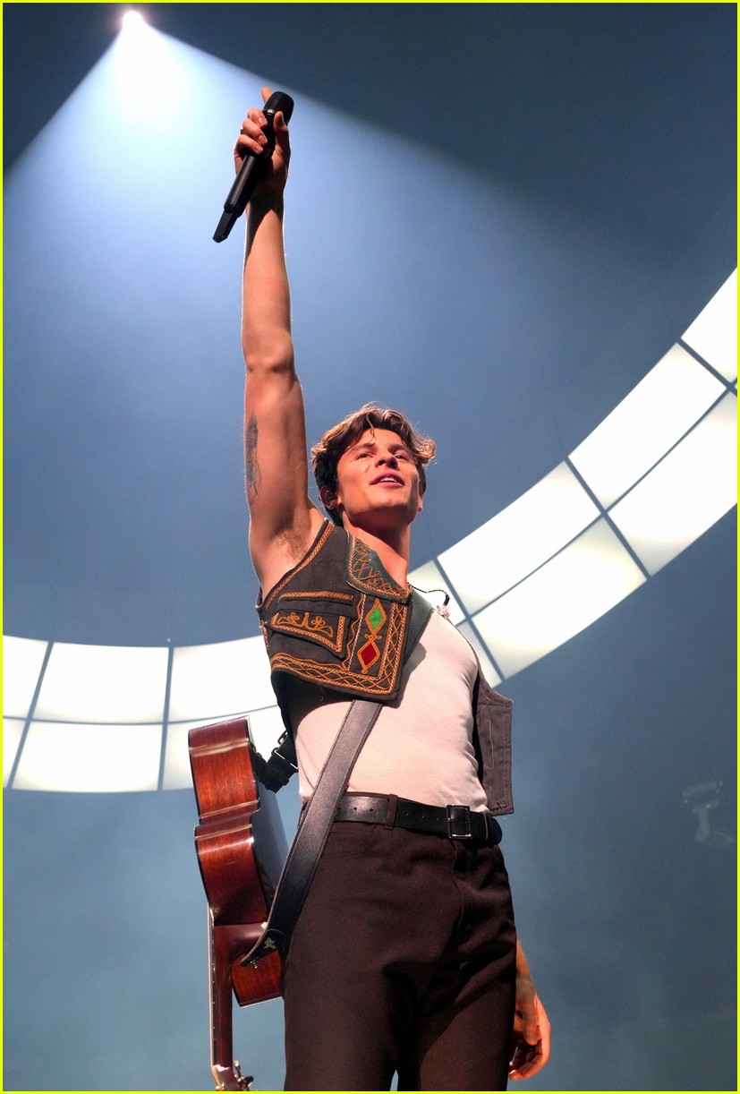 Shawn Mendes Kicks Off 'Wonder: The World Tour' - Set List & Photos ...