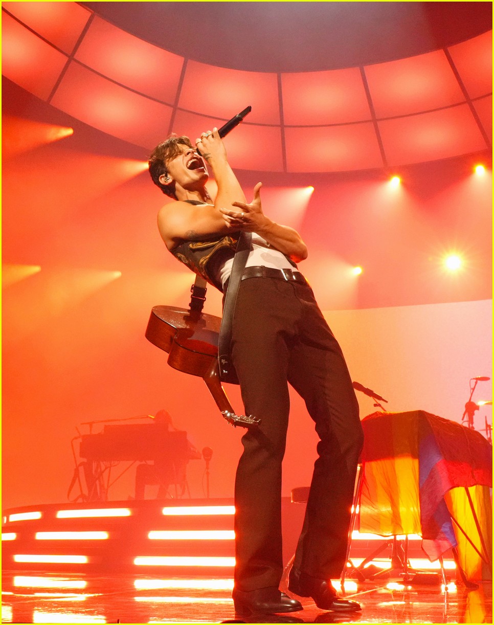 Shawn Mendes Kicks Off 'Wonder: The World Tour' - Set List & Photos ...