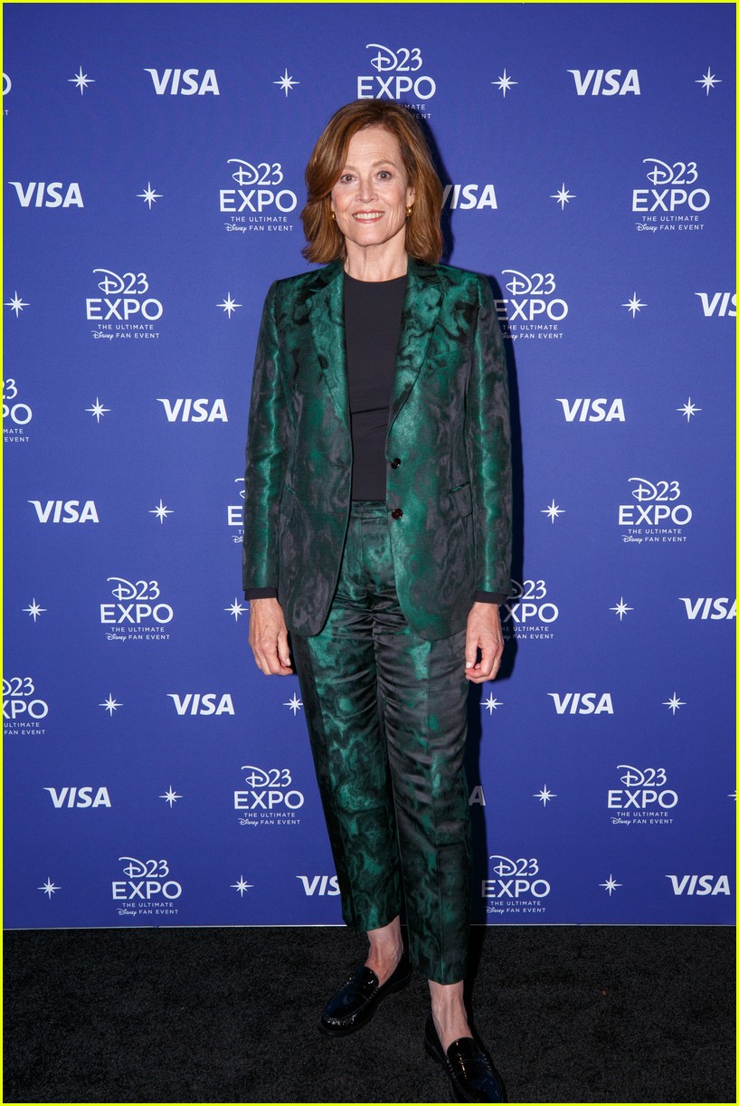 Avatar 2's Young Stars Step Out Together for D23 Expo! | Photo 1356586 ...