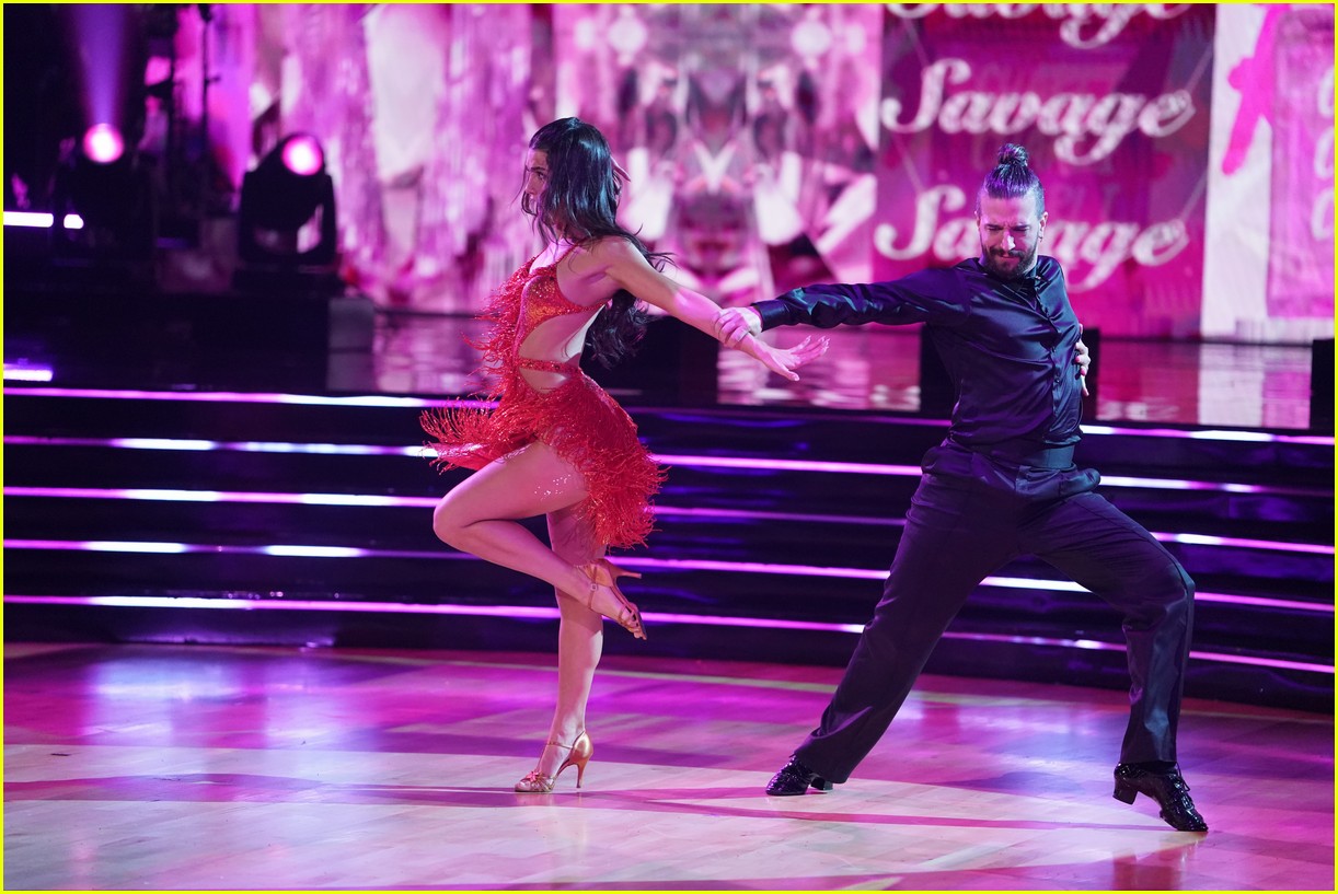 Charli D'Amelio Receives Highest Score for 'DWTS' Week 1, BF Landon ...