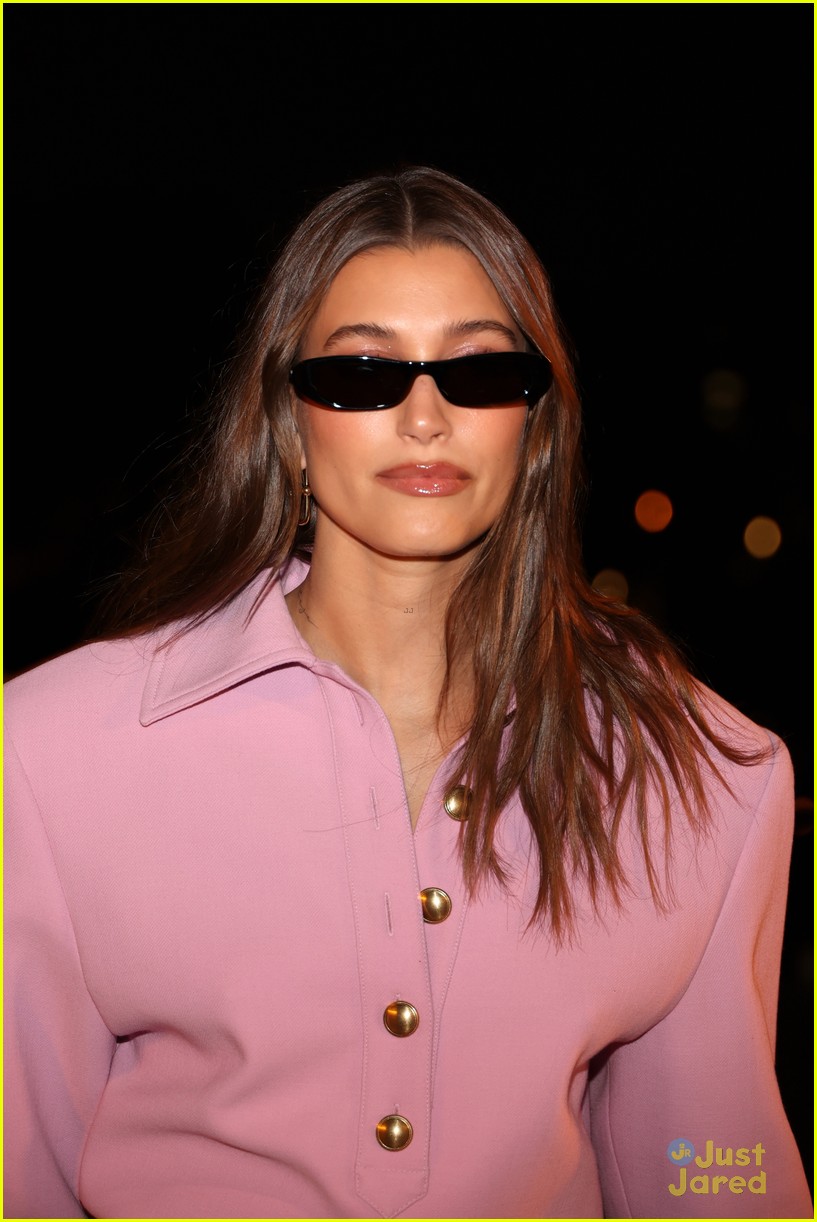 Rosé, Natalia Dyer & Hailey Bieber Attend Saint Laurent Fashion Show at ...