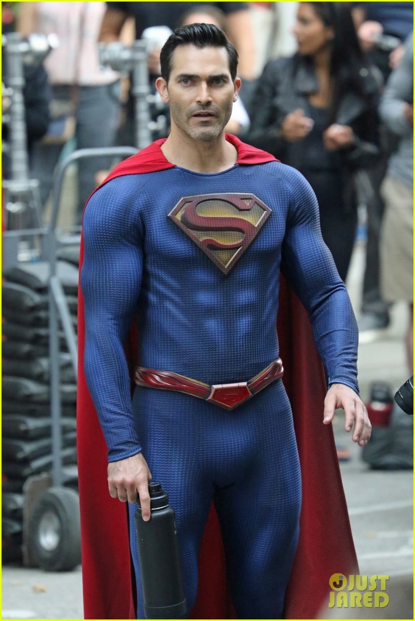 Tyler Hoechlin Gets to Work Filming 'Superman & Lois' Season Three in Canada | Photo 1357254 ...