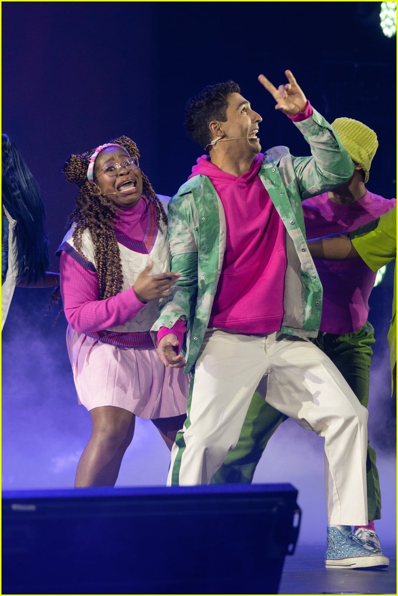 'Zombies 3' Cast Perform 'Alien Invasion' at D23 Expo (Video) | Photo ...