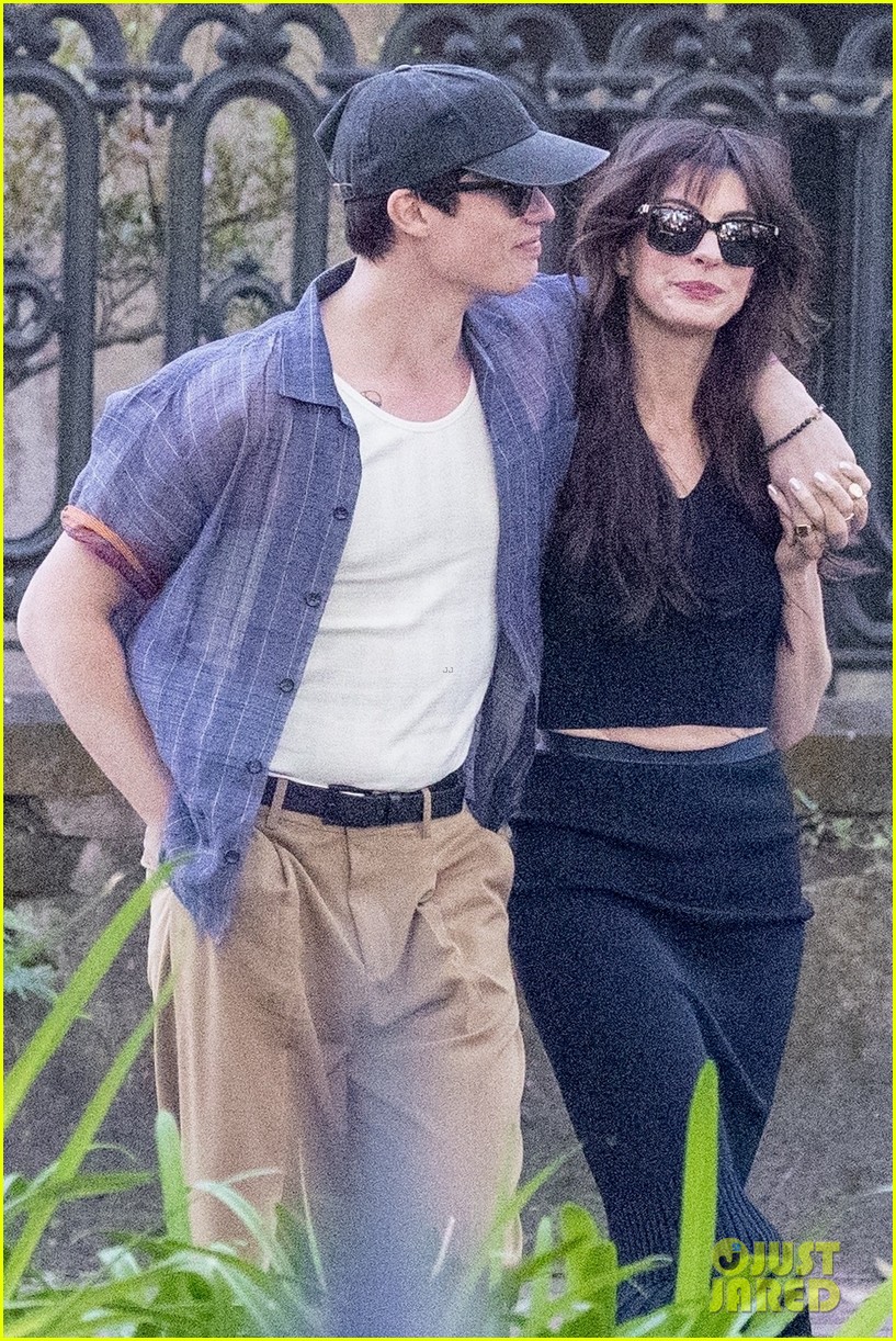 Nicholas Galitzine Wraps His Arm Around Anne Hathaway While Filming 'The Idea of You' | Photo ...