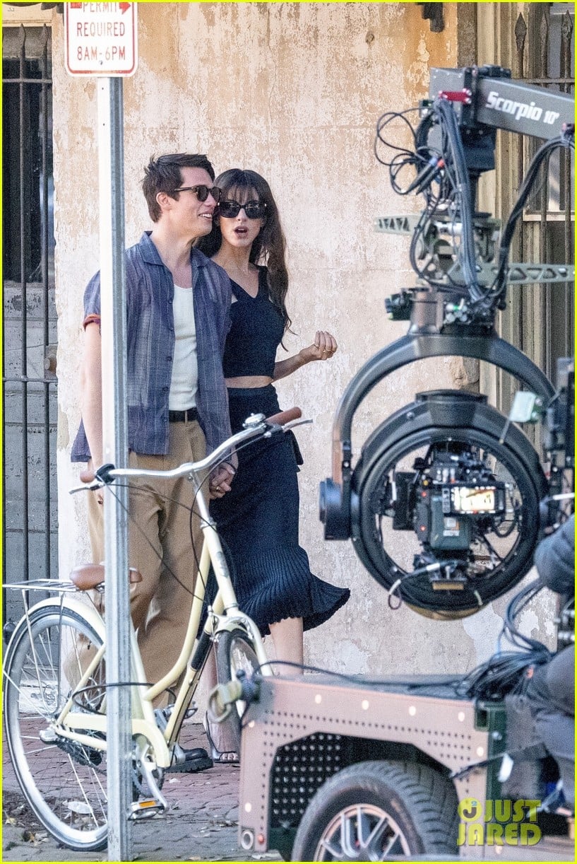 Nicholas Galitzine Wraps His Arm Around Anne Hathaway While Filming 'The Idea of You' | Photo ...