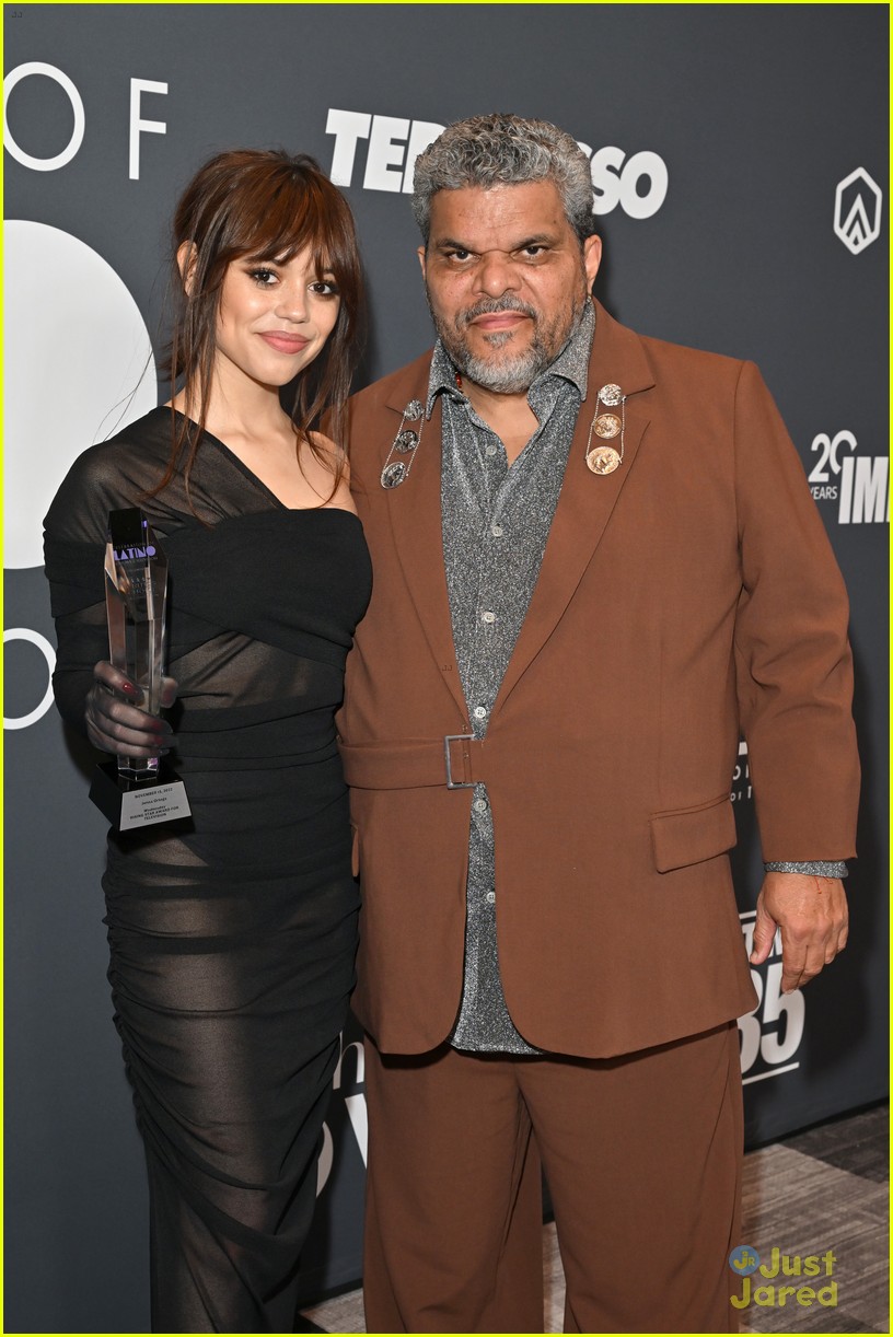 Jenna Ortega Honored With Rising Star Award, Presented by 'Wednesday ...