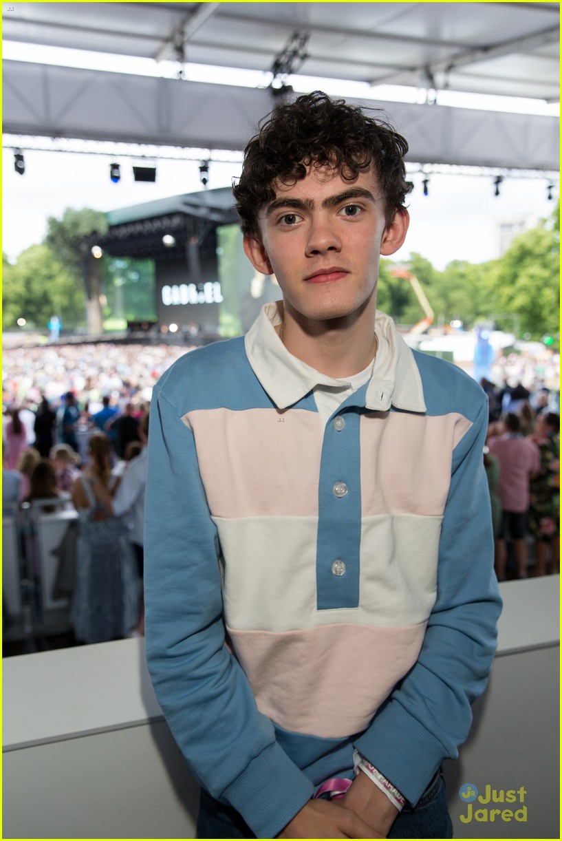 Joe Locke Opens Up About Body Dysmorphia & Relating to His ...