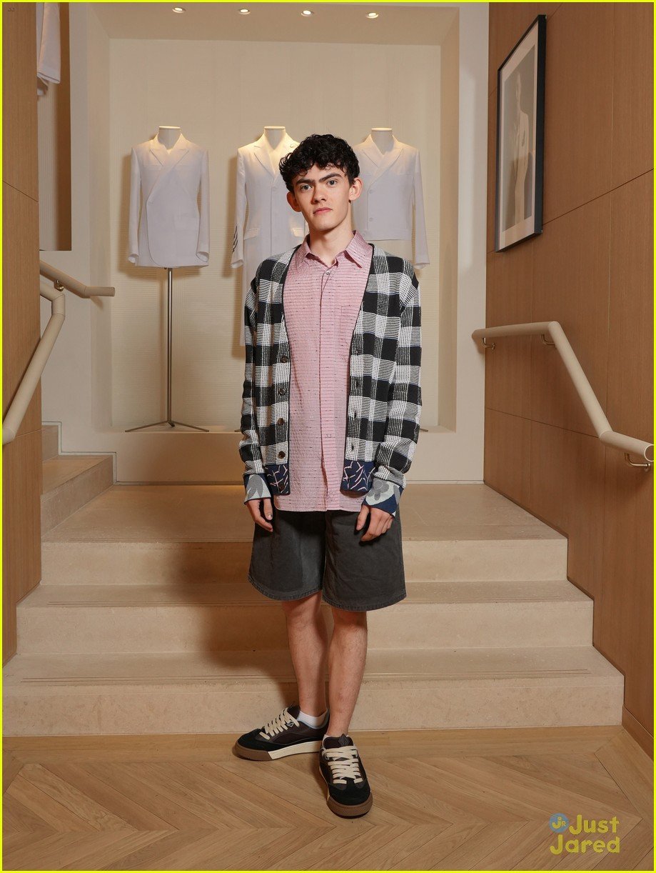 Joe Locke Opens Up About Body Dysmorphia & Relating to His ...