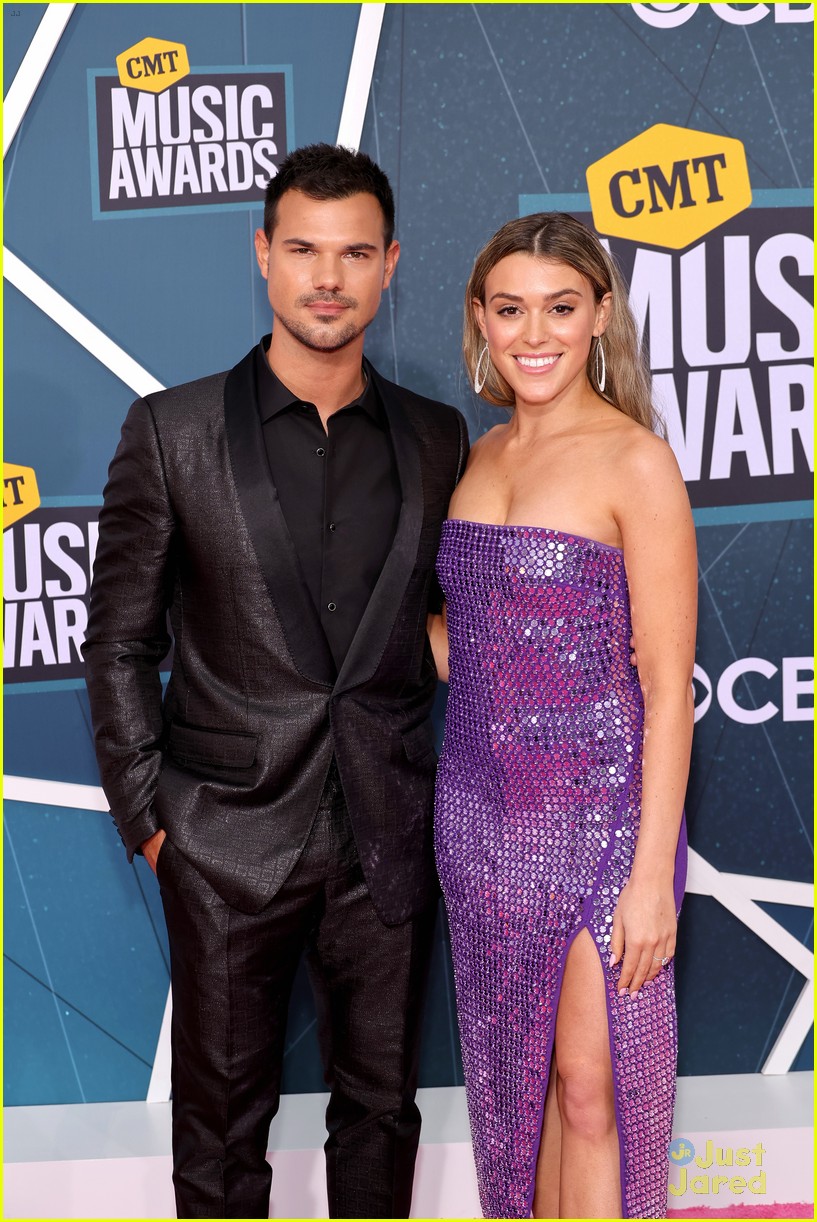 Taylor Lautner & Fiancée Tay Dome Tie the Knot - Both Become Taylor Lautner! | Photo 1361760 ...