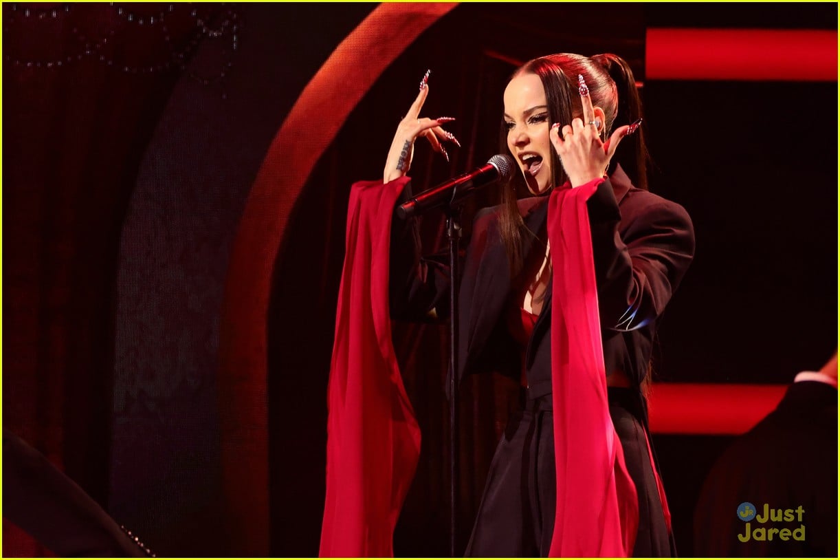 Sabrina Carpenter, Dove Cameron & Lauren Jauregui Attend American Music ...