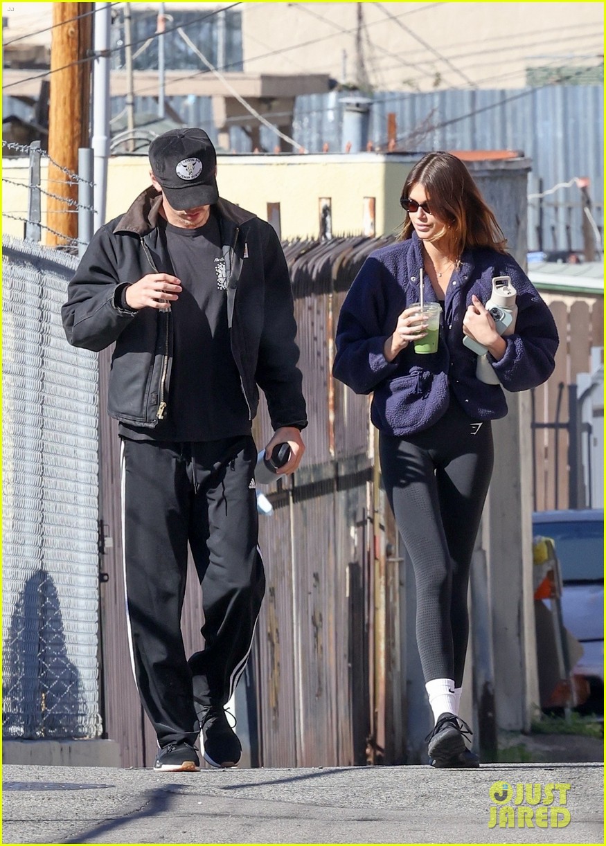 Austin Butler Goes for Juice Run with Girlfriend Kaia Gerber | Photo ...