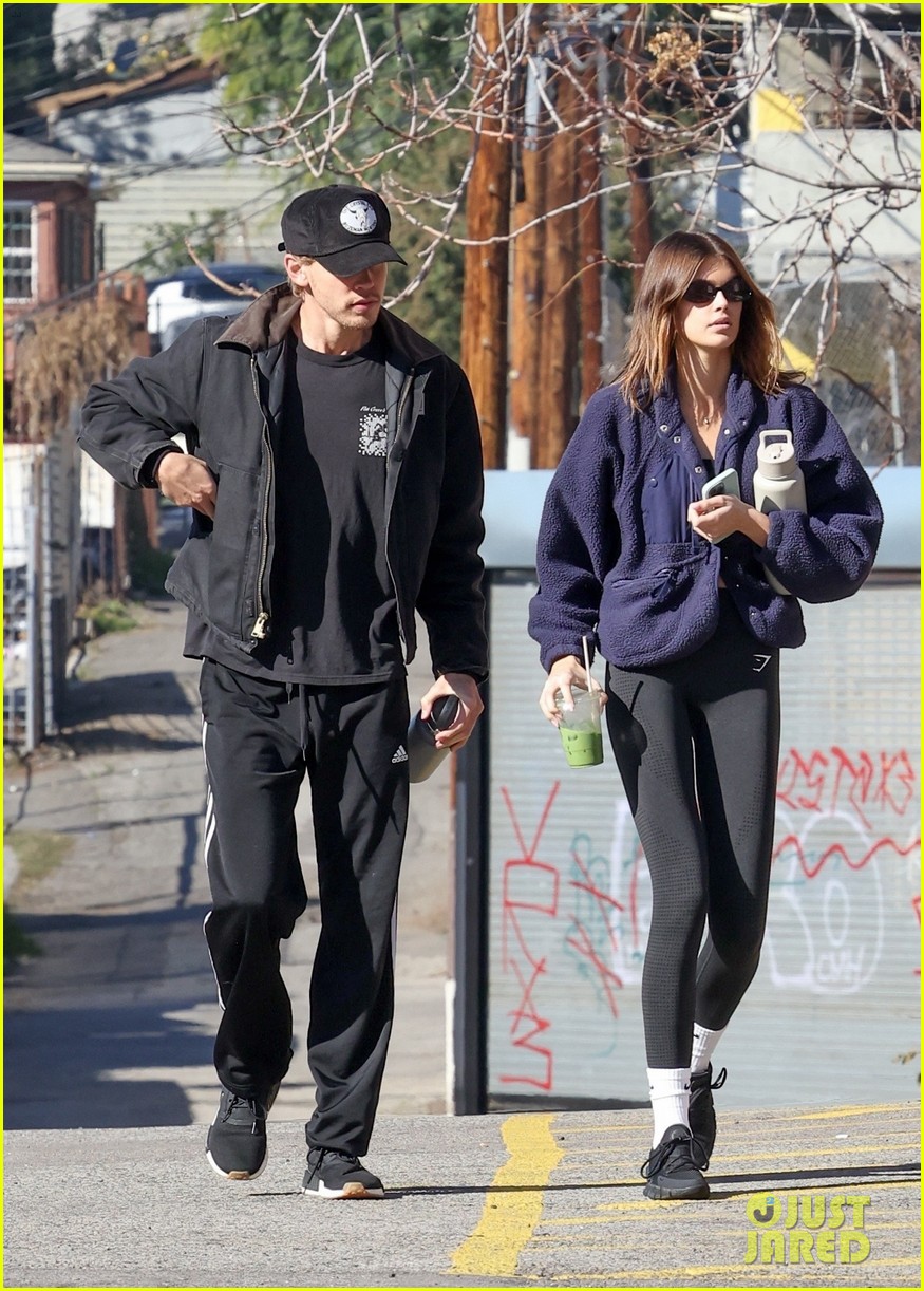 Austin Butler Goes for Juice Run with Girlfriend Kaia Gerber | Photo ...