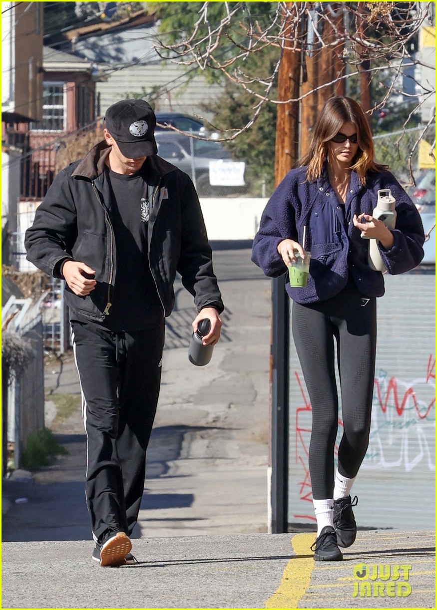 Austin Butler Goes for Juice Run with Girlfriend Kaia Gerber | Photo ...