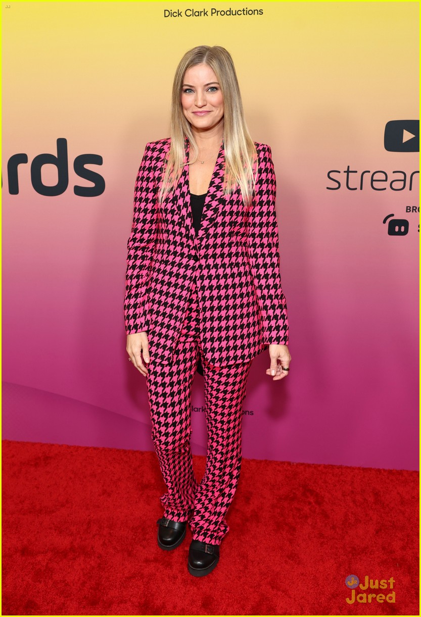 Charli D'Amelio Among Winners at YouTube Streamy Awards 2022 | Photo ...