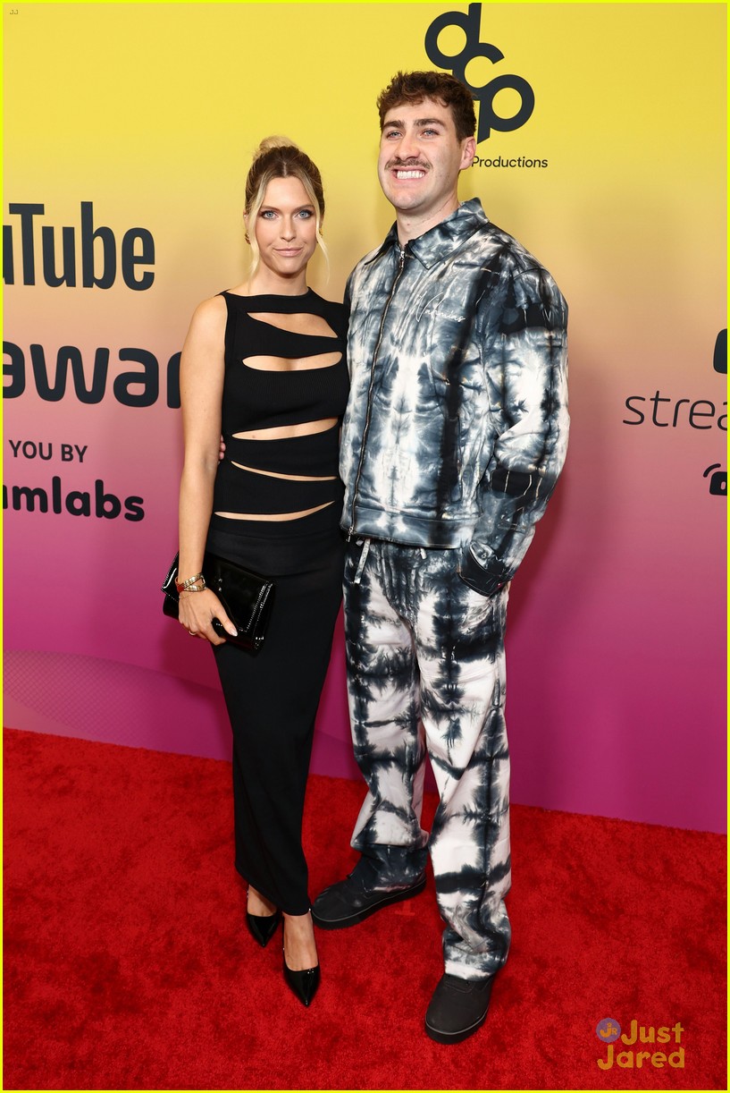 Charli D'Amelio Among Winners at YouTube Streamy Awards 2022 | Photo ...