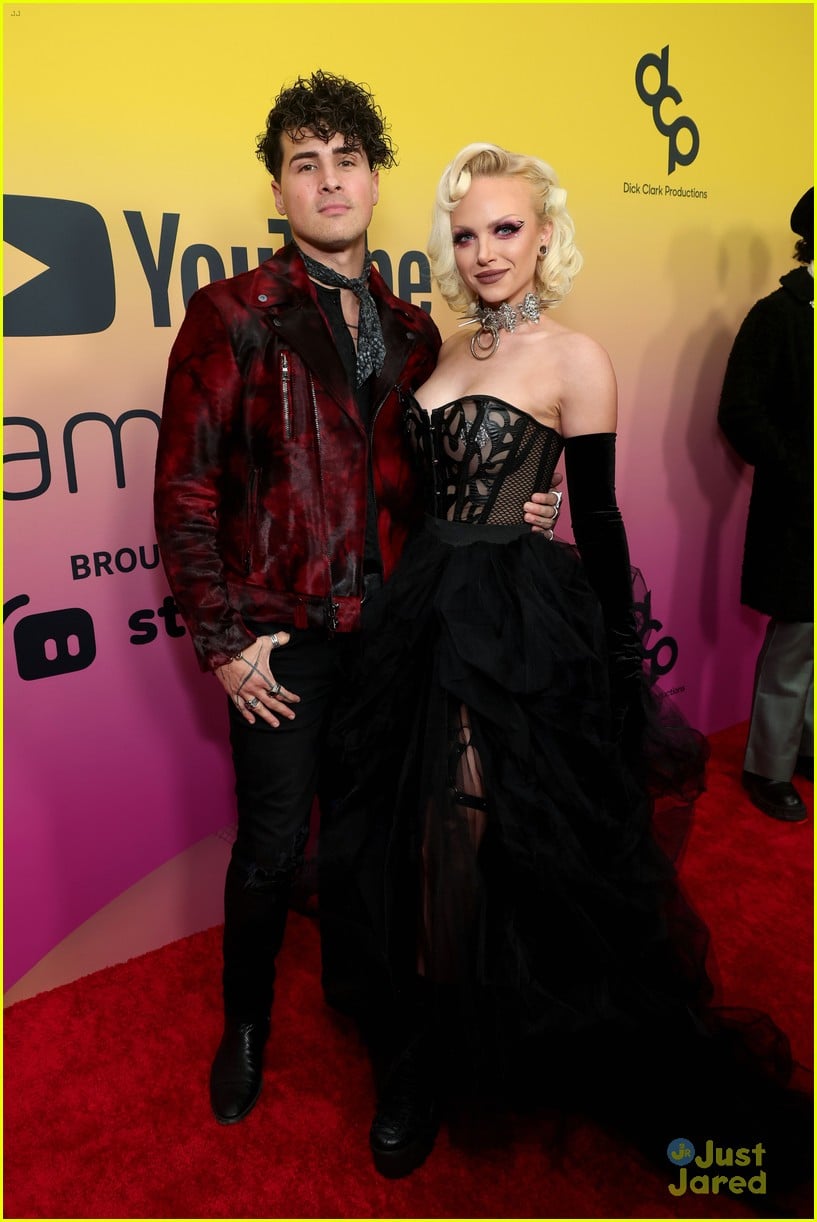 Charli D'Amelio Among Winners at YouTube Streamy Awards 2022 | Photo ...