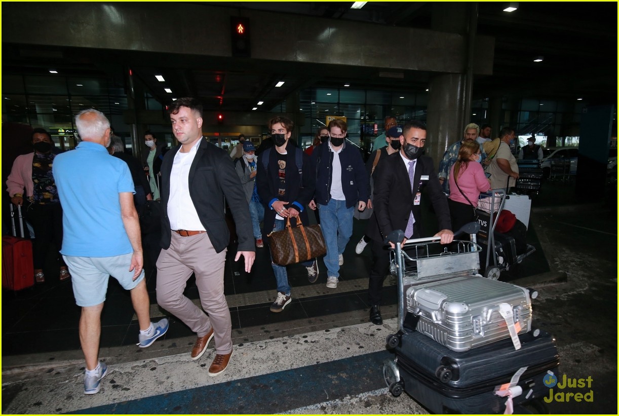 Kit Connor Arrives In Brazil After 'Heartstopper' Mom Olivia Colman ...