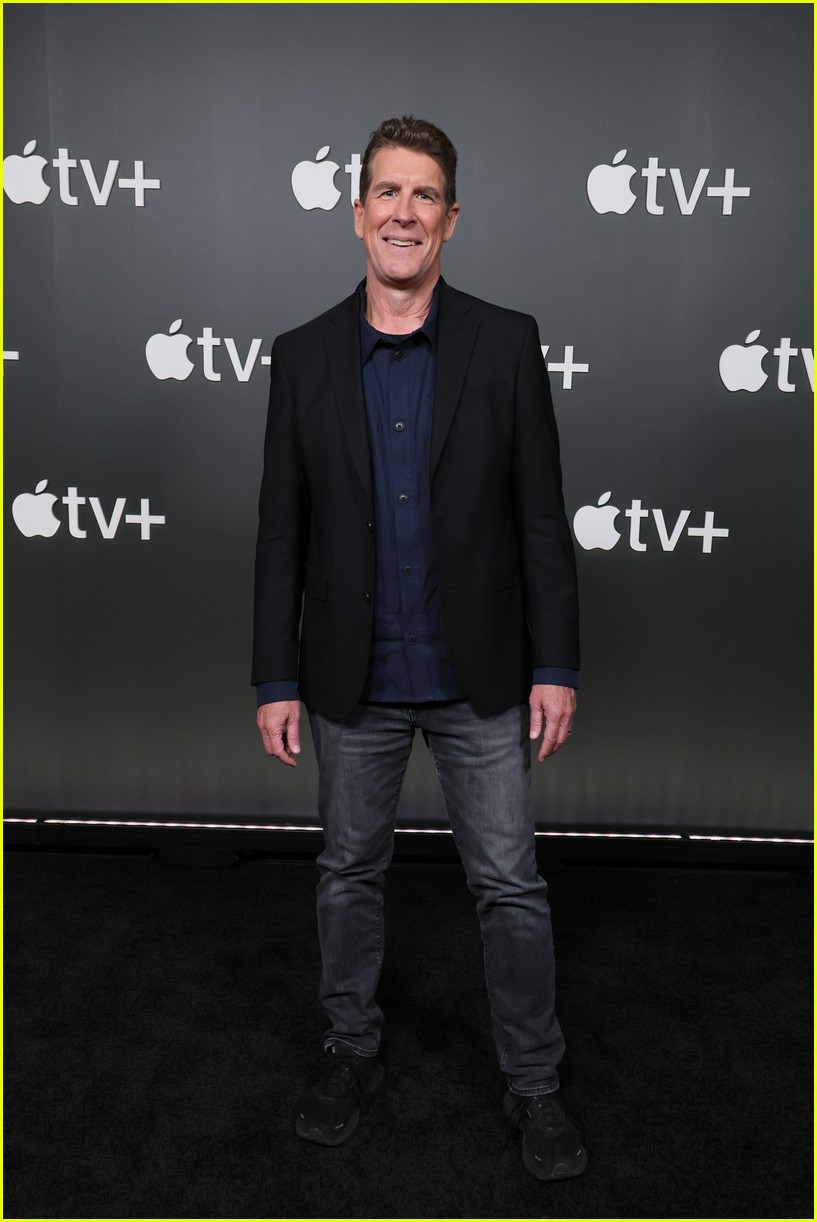 Dove Cameron Shows Off Red Hair at 'Schmigadoon!' TCA Panel | Photo ...