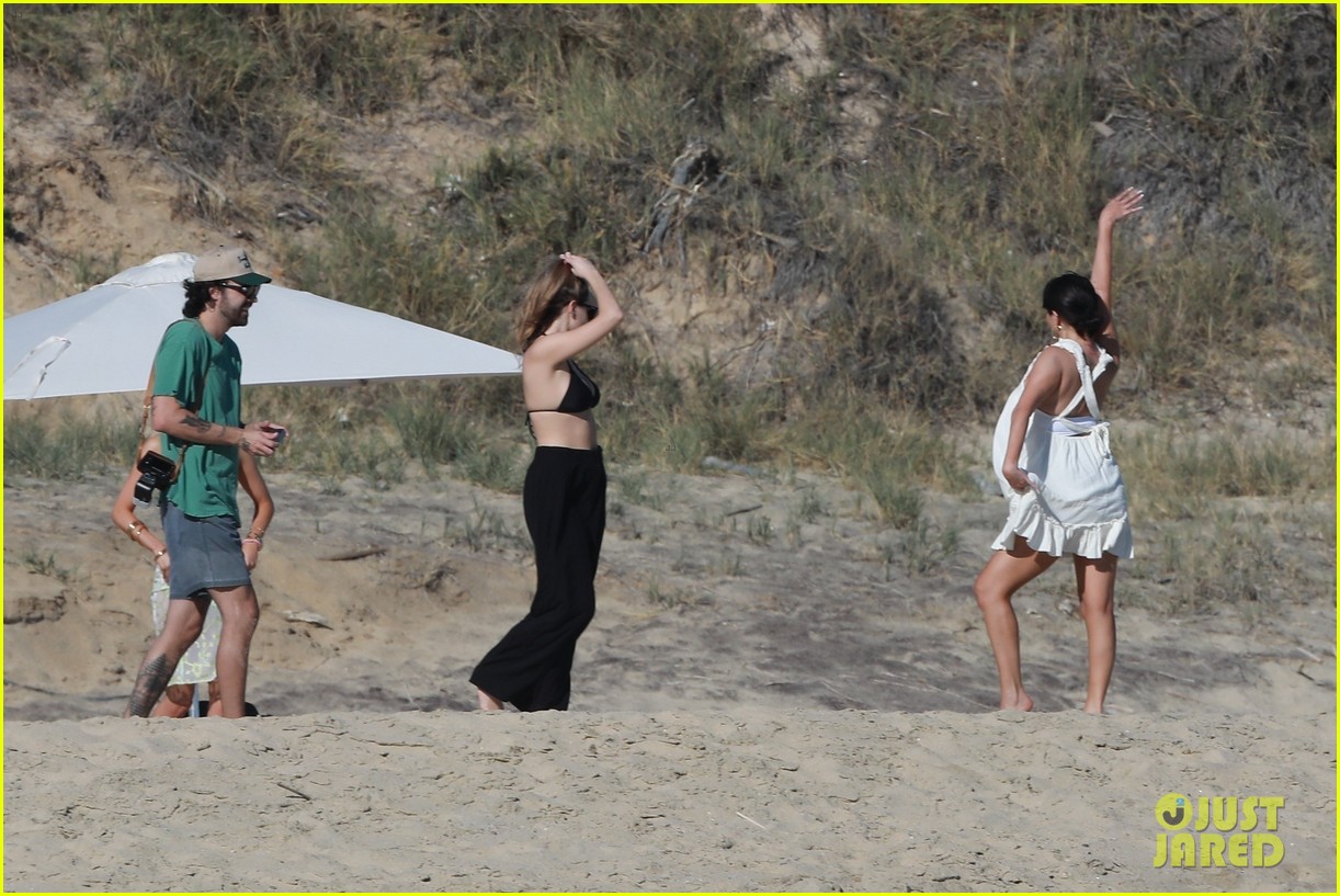 Selena Gomez & BFF Nicola Peltz Share Big Hug During Beach Day in Cabo ...