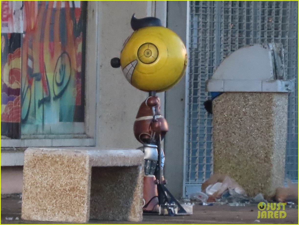 Millie Bobby Brown Works With A Stand-In Robot For 'Electric State ...