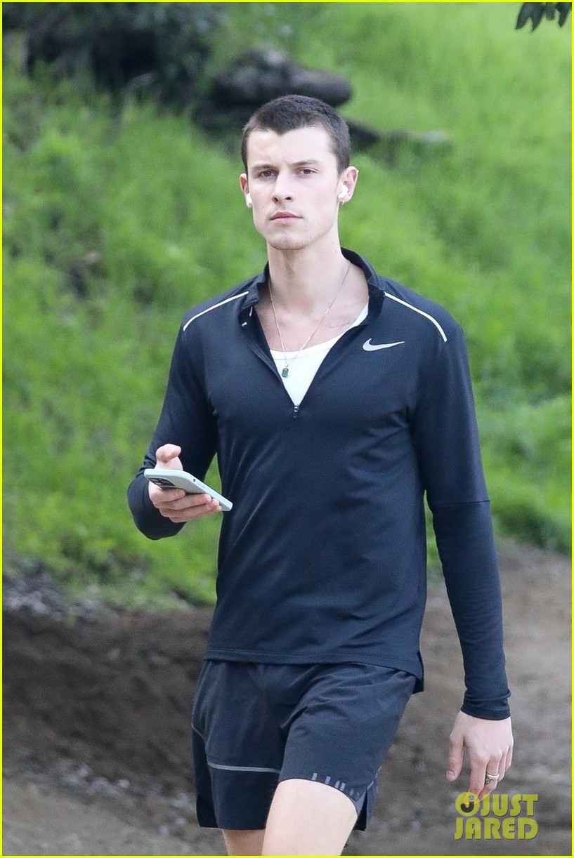 Shawn Mendes Steps Out for a Weekend Hike in Studio City | Photo ...