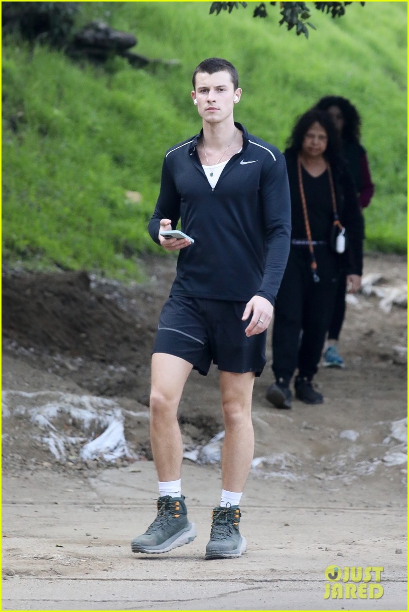 Shawn Mendes Steps Out for a Weekend Hike in Studio City | Photo ...