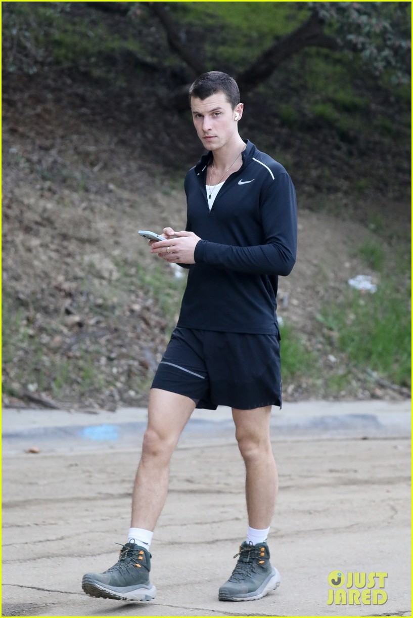 Shawn Mendes Steps Out for a Weekend Hike in Studio City | Photo ...