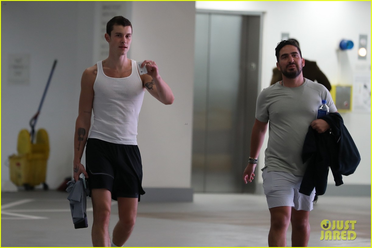 Shawn Mendes Jumpstarts the Week with a Workout | Photo 1367524 - Photo ...