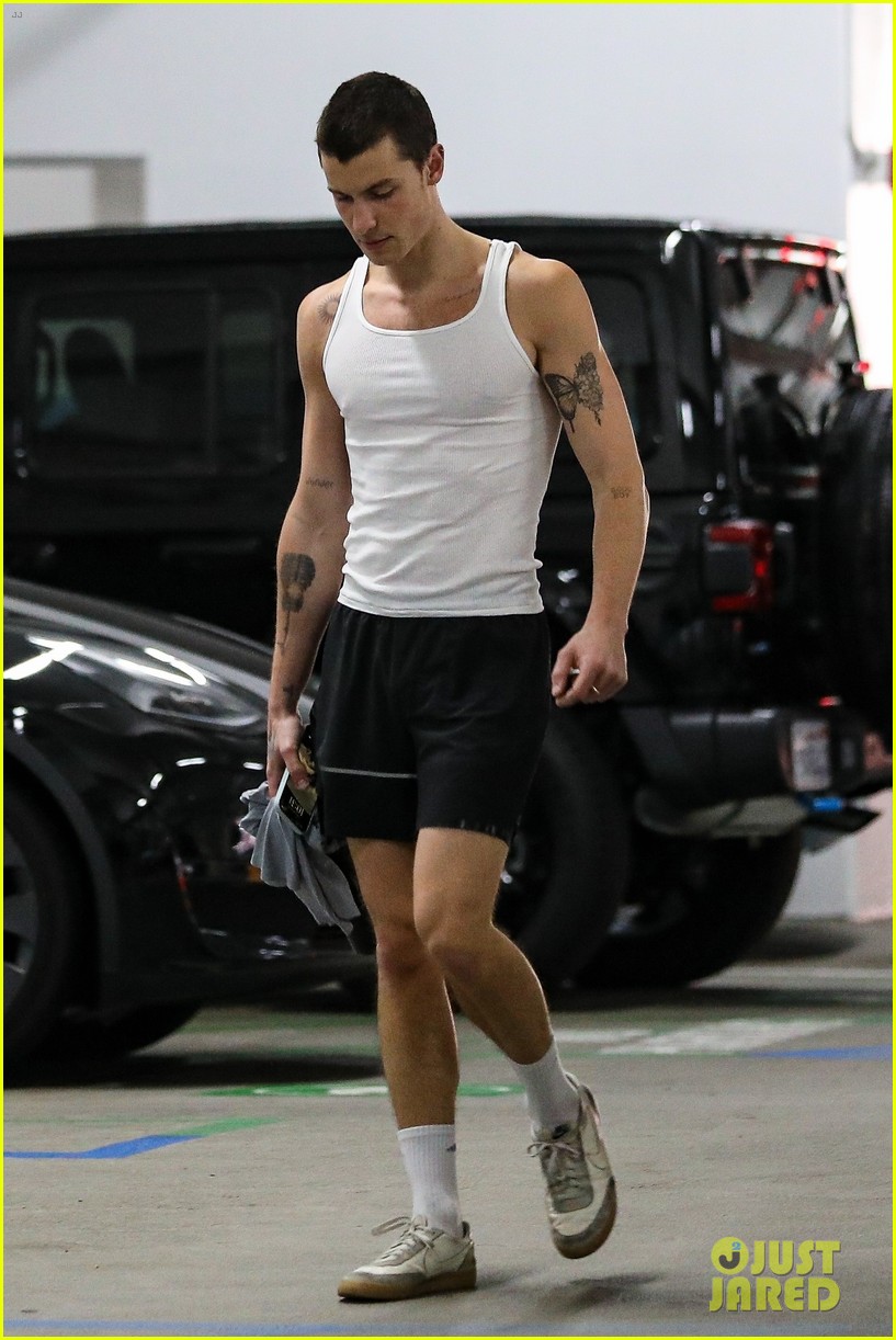 Shawn Mendes Jumpstarts the Week with a Workout | Photo 1367536 - Photo ...
