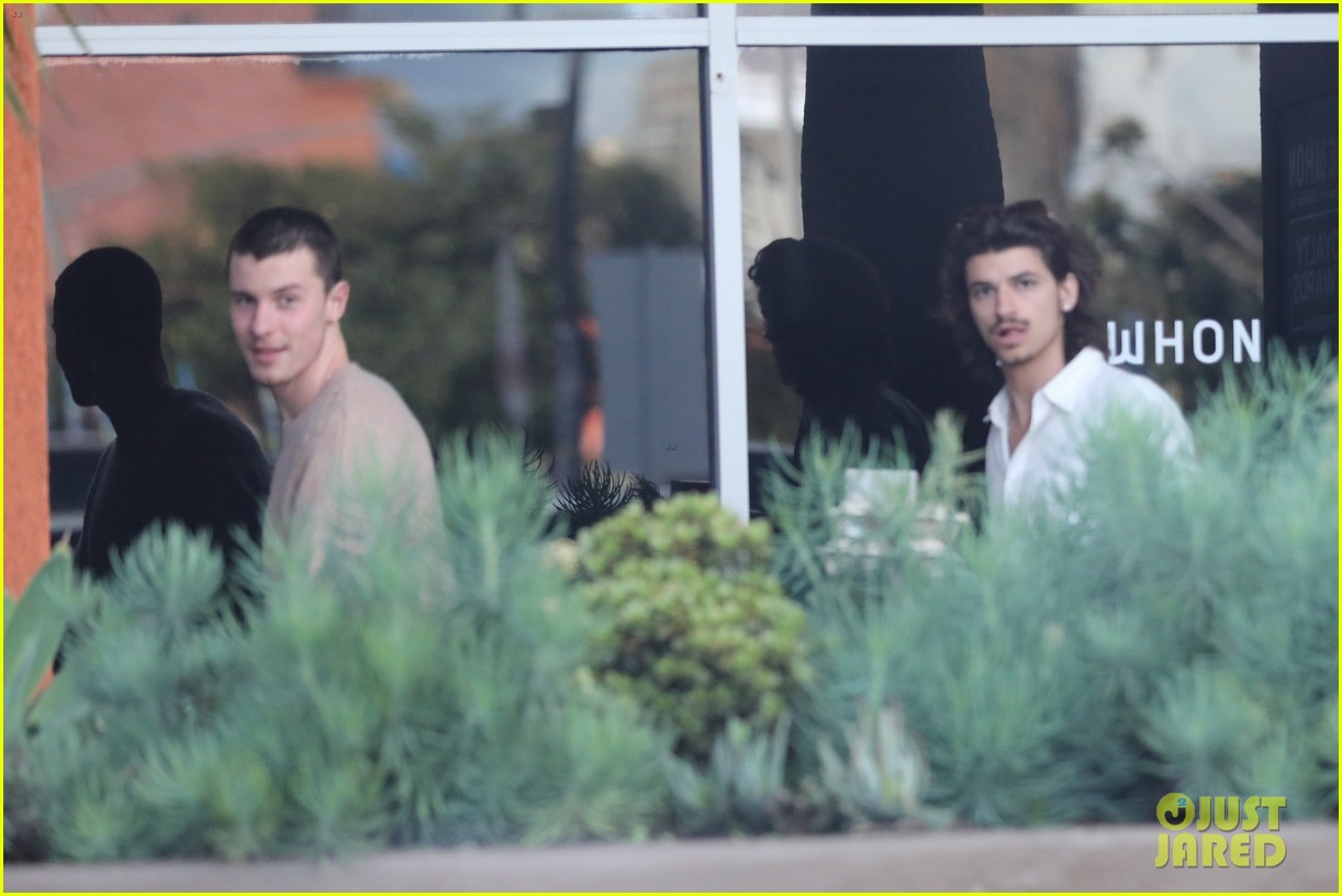 Shawn Mendes & a Friend Grab Lunch in L.A. | Photo 1366479 - Photo ...